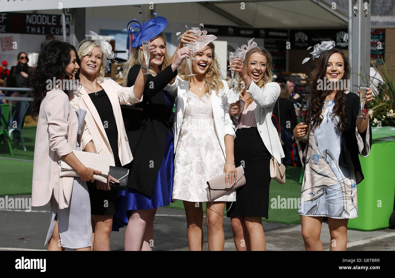 Female racegoers enjoy hi-res stock photography and images - Alamy