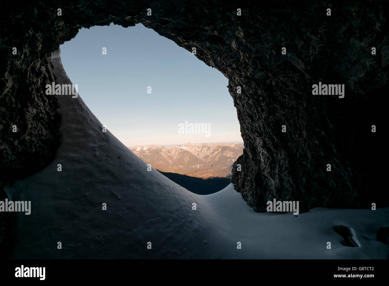 Cave scenic outdoors hi-res stock photography and images - Alamy