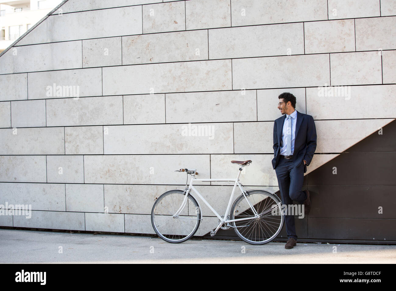 Waiting wall hi-res stock photography and images - Alamy