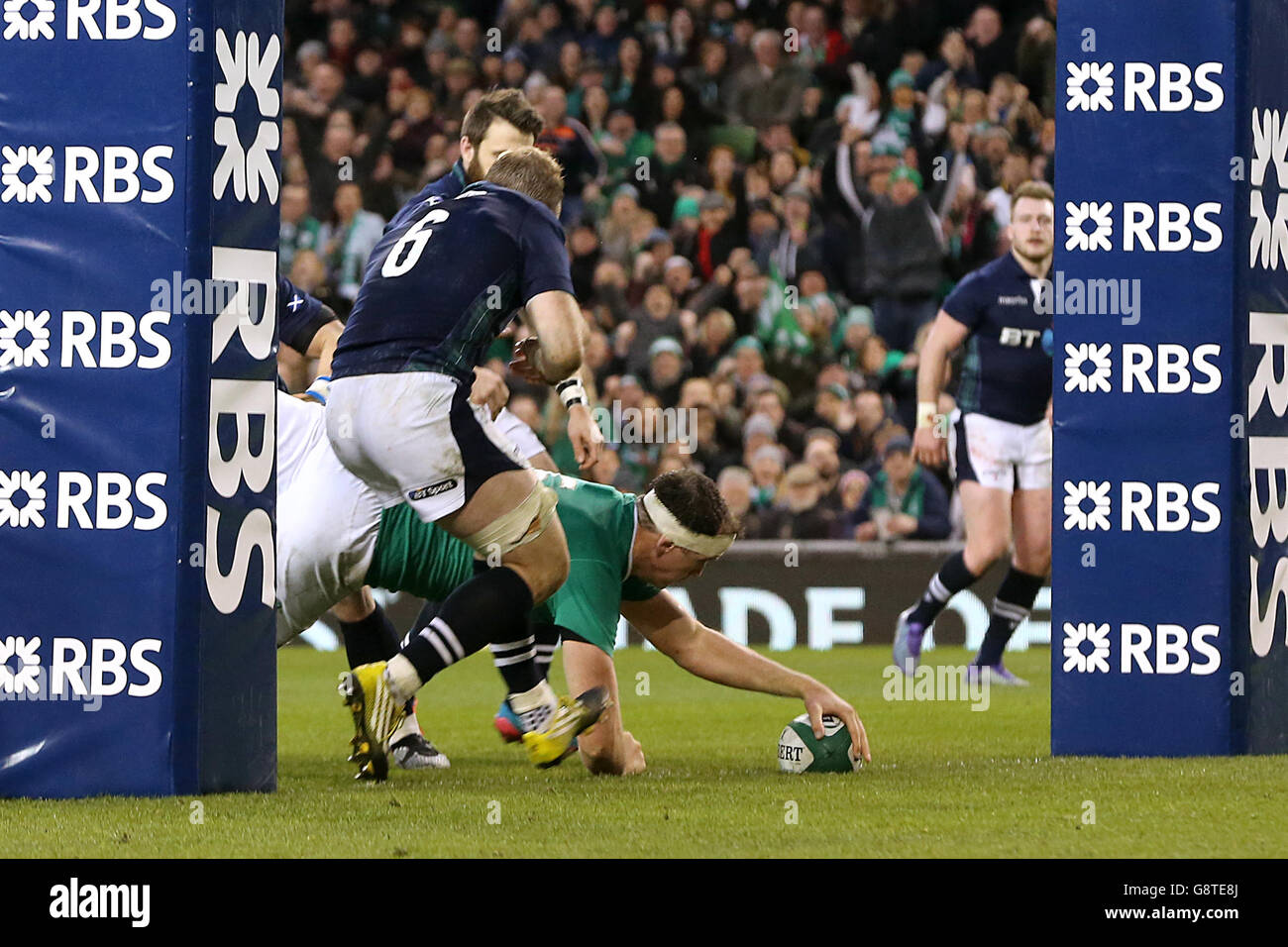Ireland's Devin Toner (centre) scores their fourth try during the 2016 ...