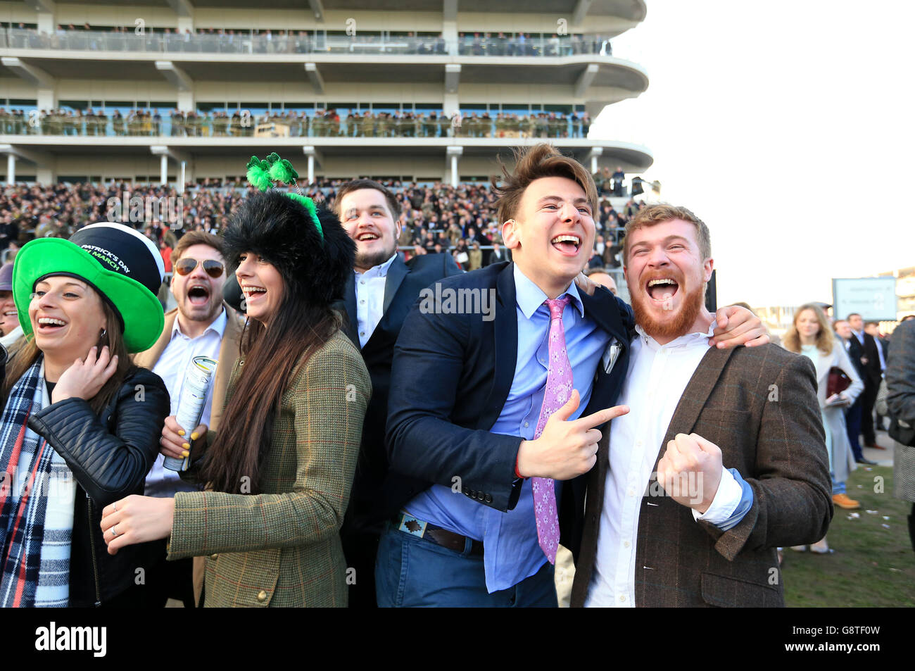 Crowd racegoers fans hi-res stock photography and images - Alamy