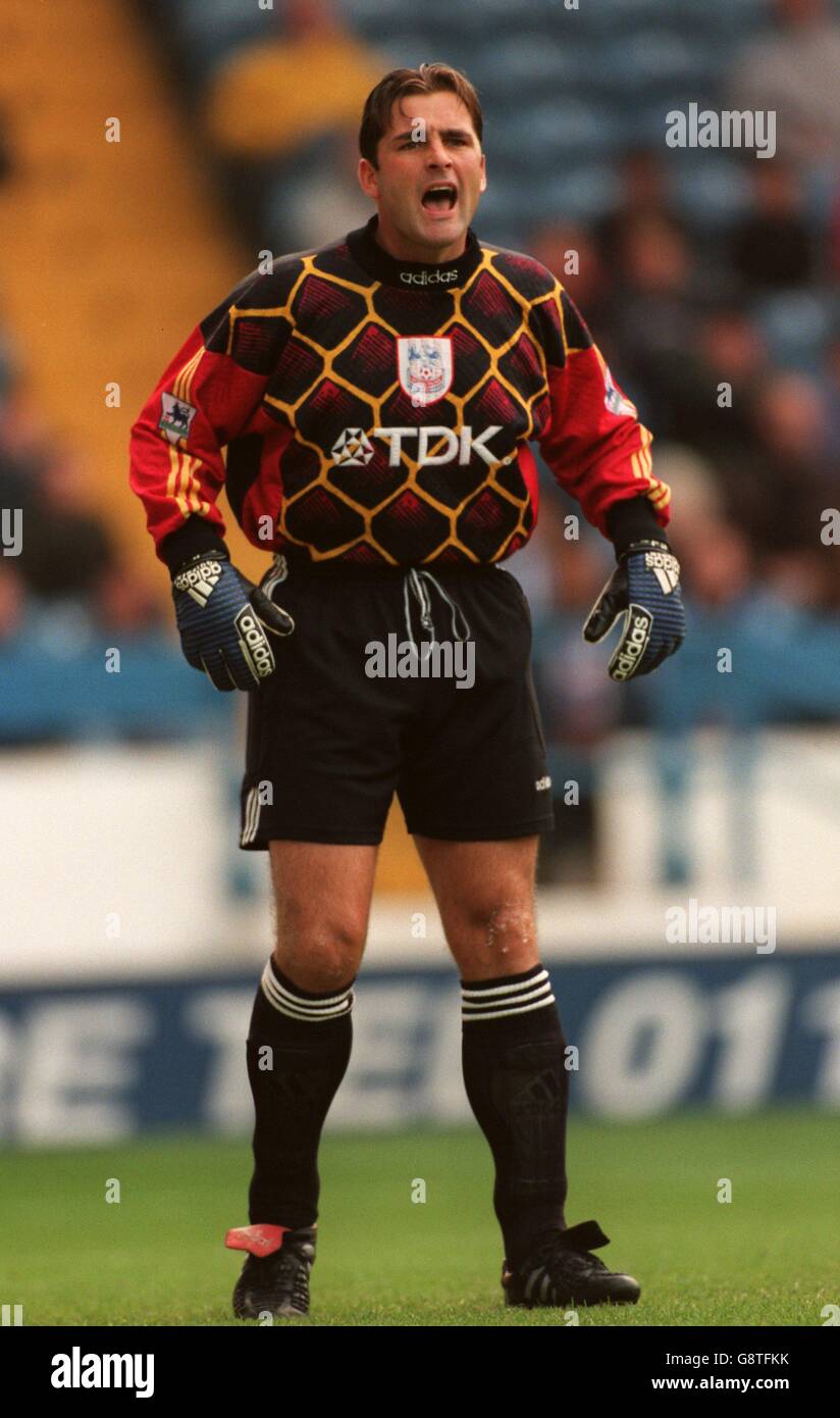 Kevin miller of crystal palace shouts at his defenders hi-res stock ...
