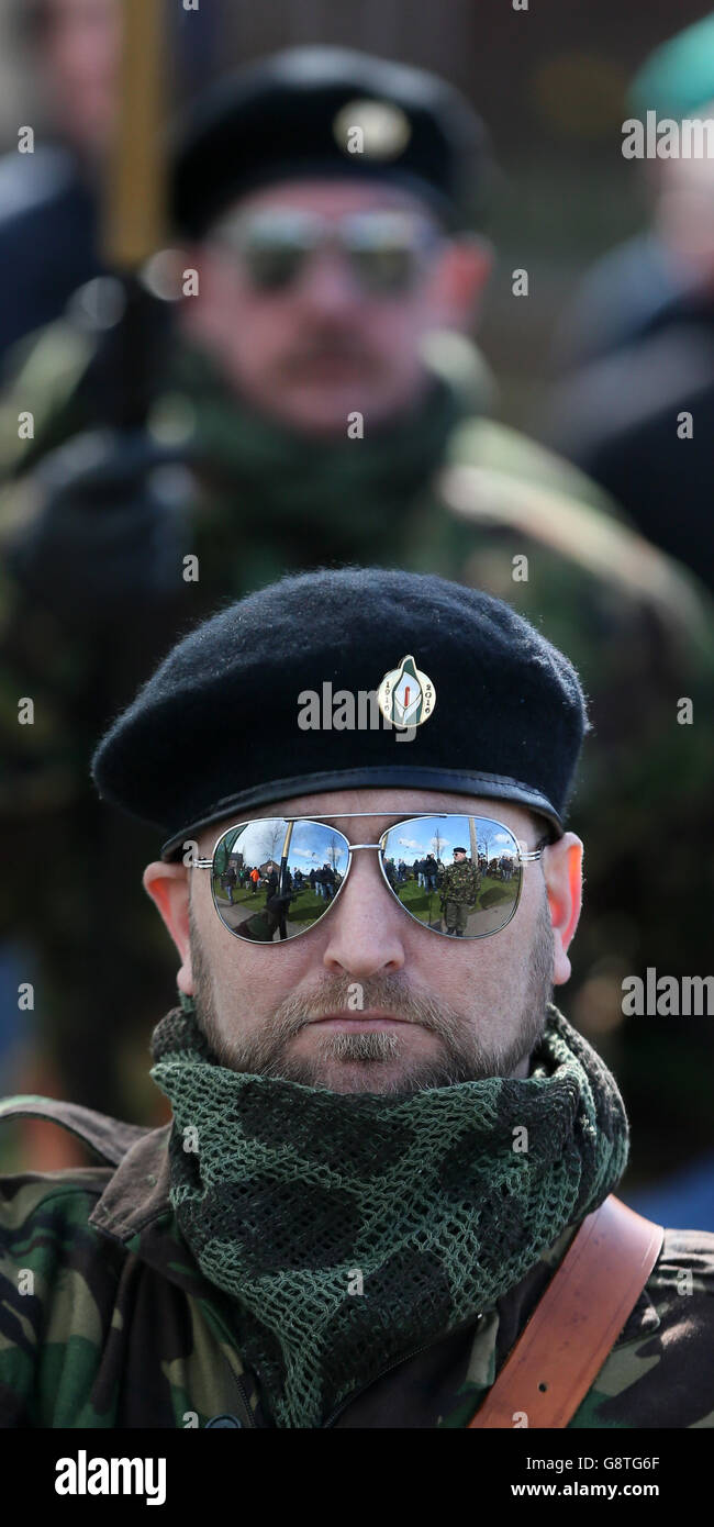 A colour party from the 32 County Sovereignty Movement parades to ...