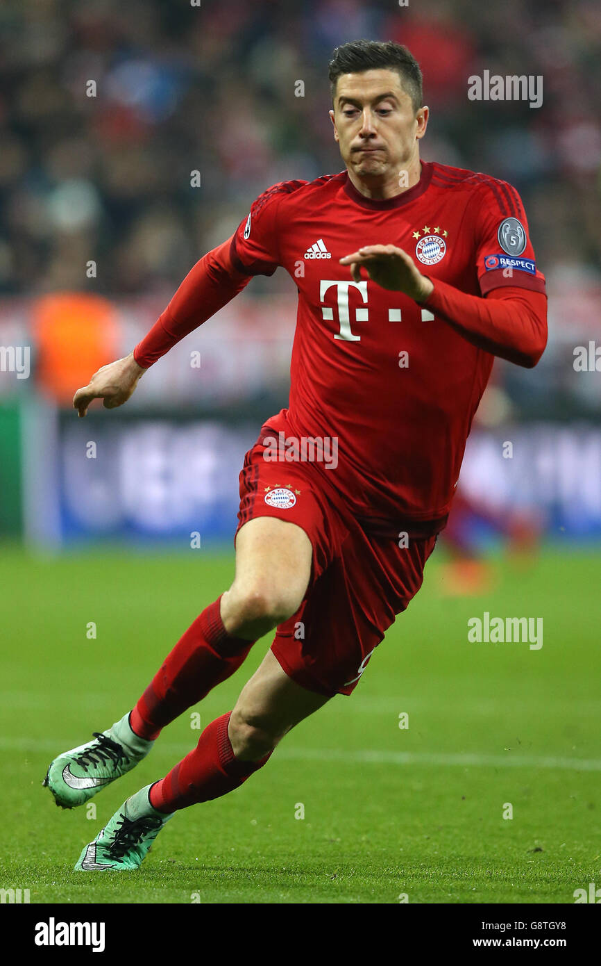Allianz arena bayern munichs robert lewandowski hi-res stock ...
