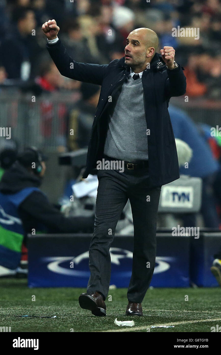 Bayern head coach hi-res stock photography and images - Alamy