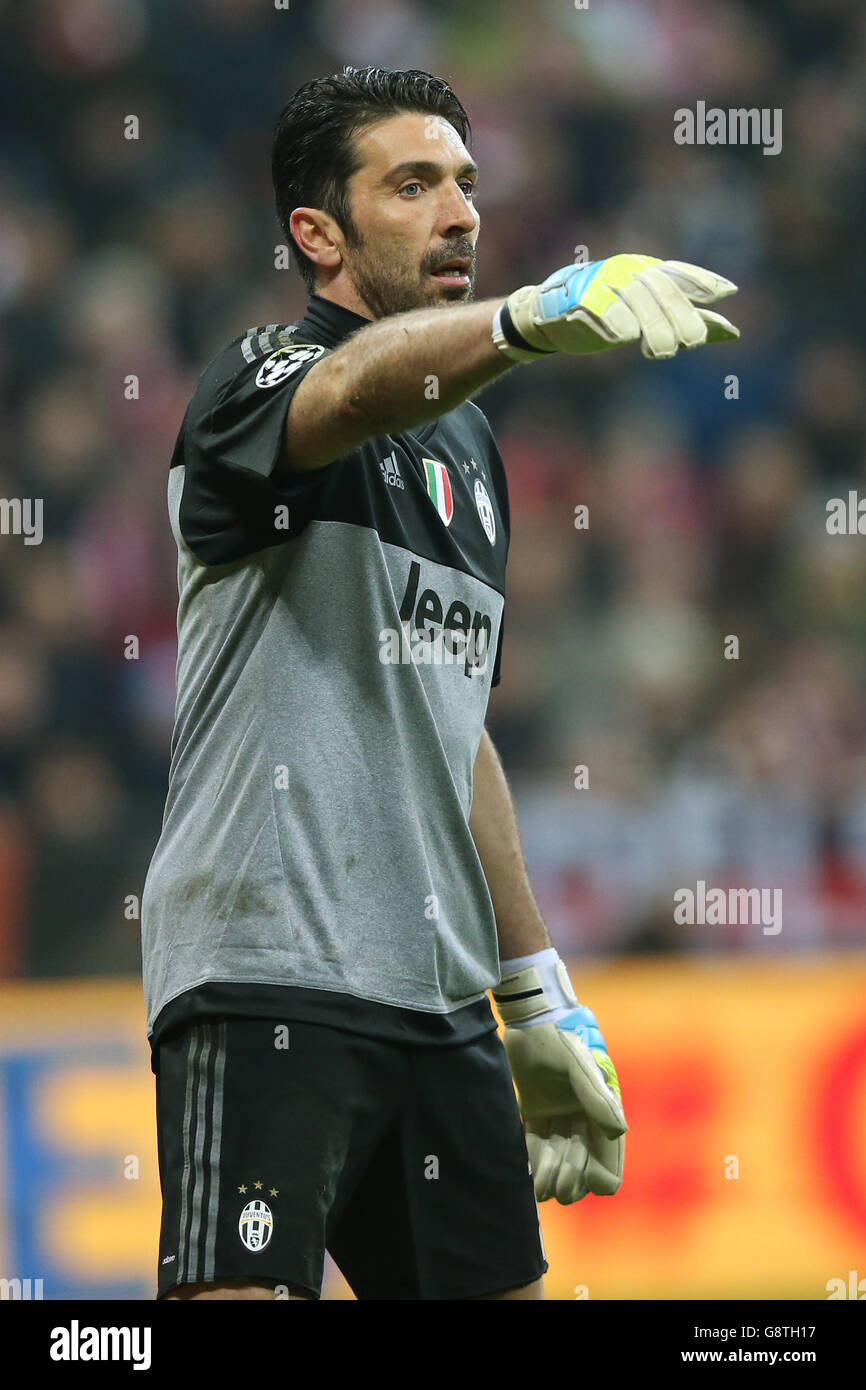 Allianz arena juventus goalkeeper gianluigi buffon hi-res stock ...