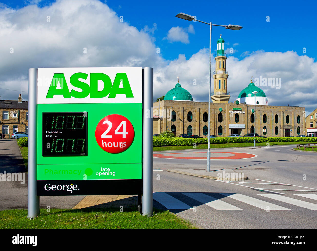 Asda sign hi-res stock photography and images - Alamy