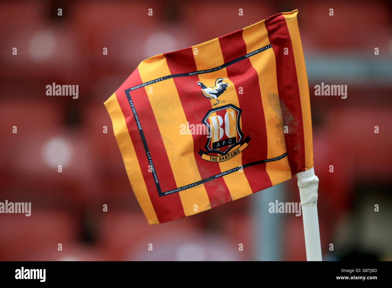 Millwall corner flag hi-res stock photography and images - Alamy