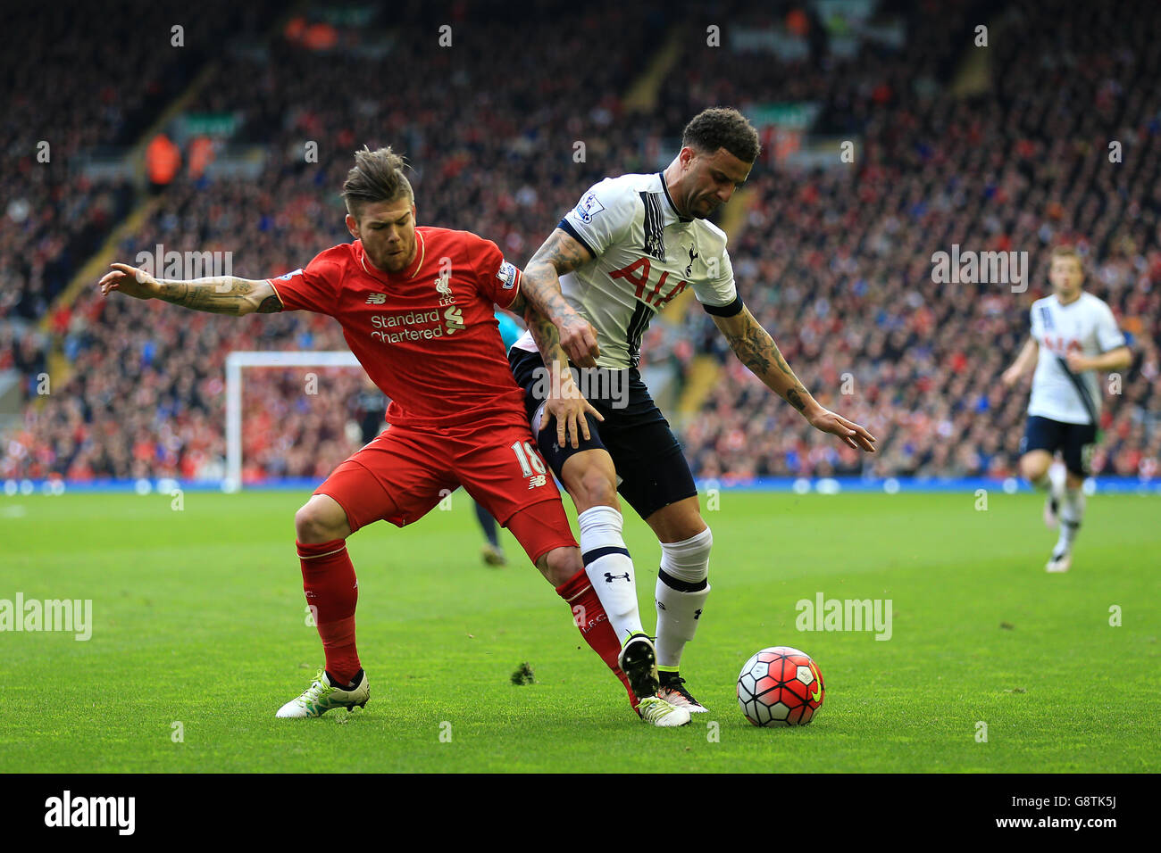 Alberto moreno liverpool 2016 hi-res stock photography and images - Alamy