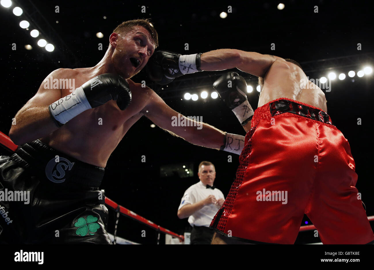 Scott Cardle (left) and Sean Dodd during their British Lightweight ...