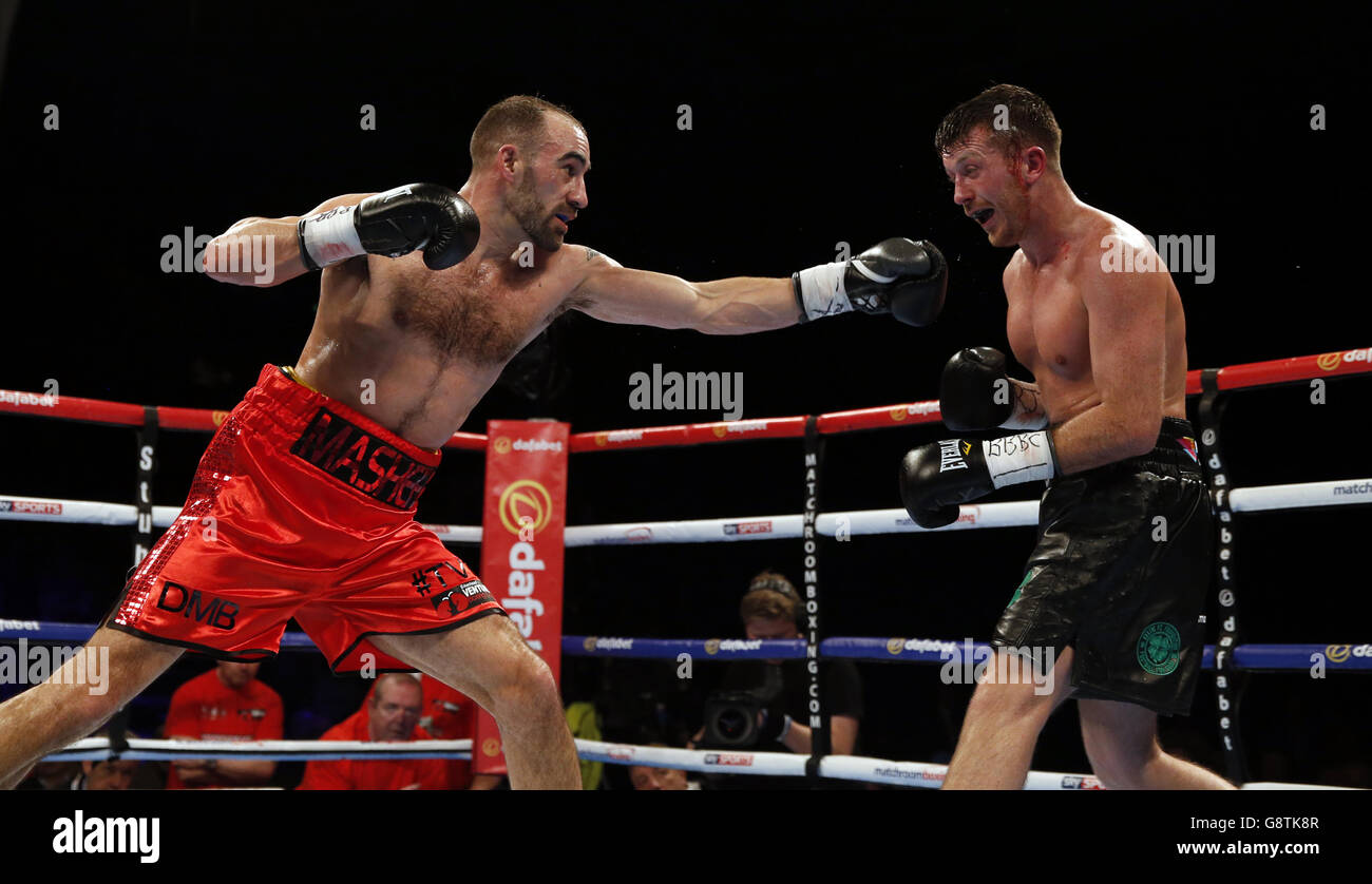 Scott Cardle (right) and Sean Dodd during their British Lightweight ...