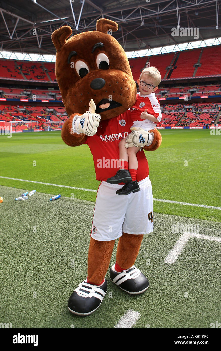 Barnsley mascot Toby Tyke with match day mascot before the game Stock ...