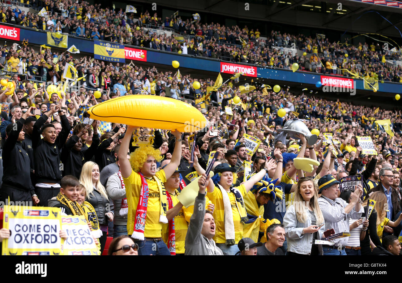 No fans cheer in hi-res stock photography and images - Alamy