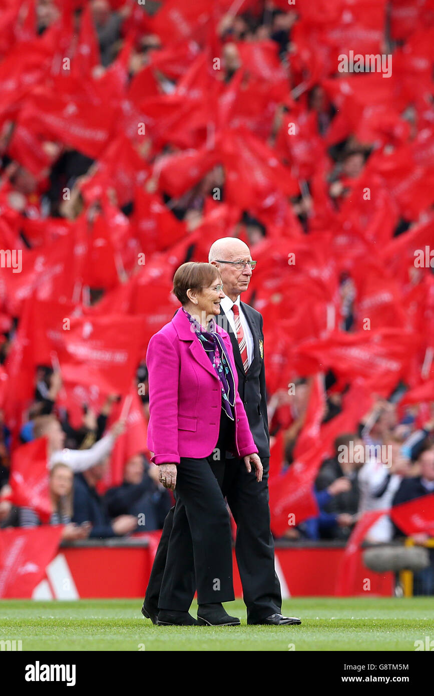 Sir bobby charlton and norma ball hi-res stock photography and images ...
