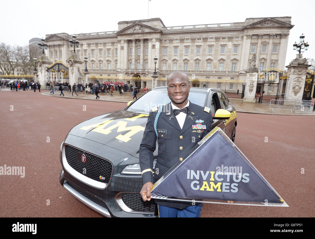 Retired US Army Capt Will Reynolds with the Invictus games flag, which ...