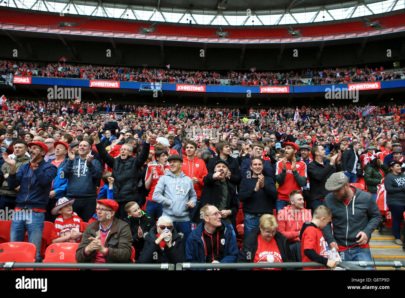 Barnsley v Oxford United - Johnstone's Paint Trophy - Final - Wembley ...
