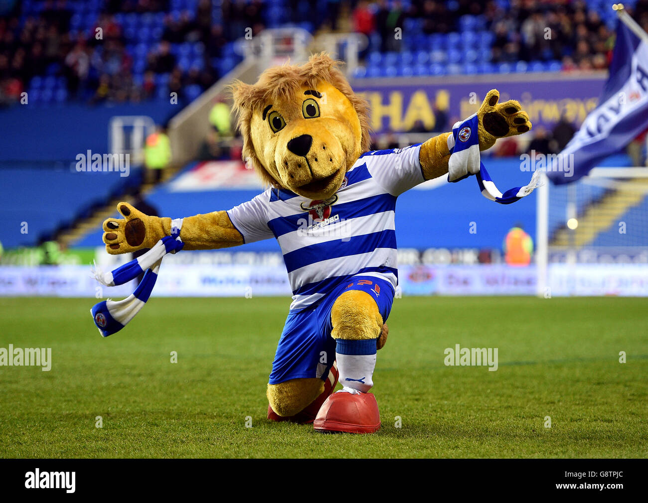 Nottingham forest mascot hi-res stock photography and images - Alamy