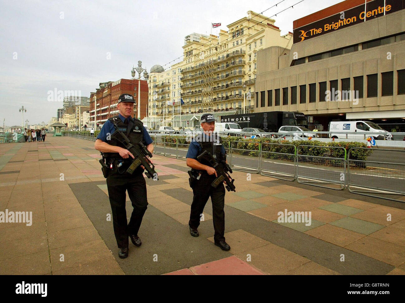 Tactical firearms officers from city hi-res stock photography and ...