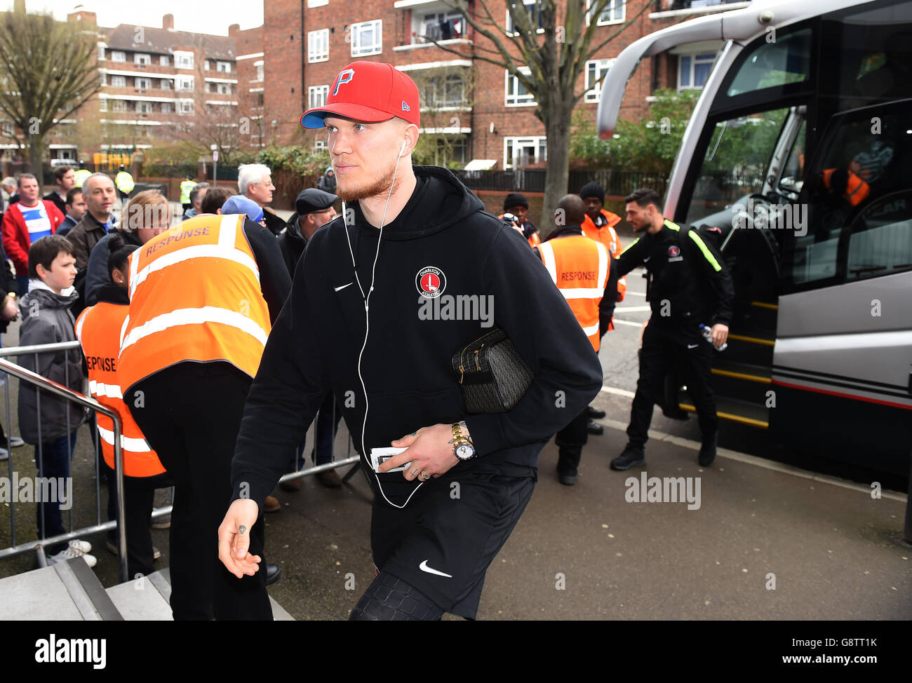 Charlton athletics simon makienok arrives for the game hi-res stock ...