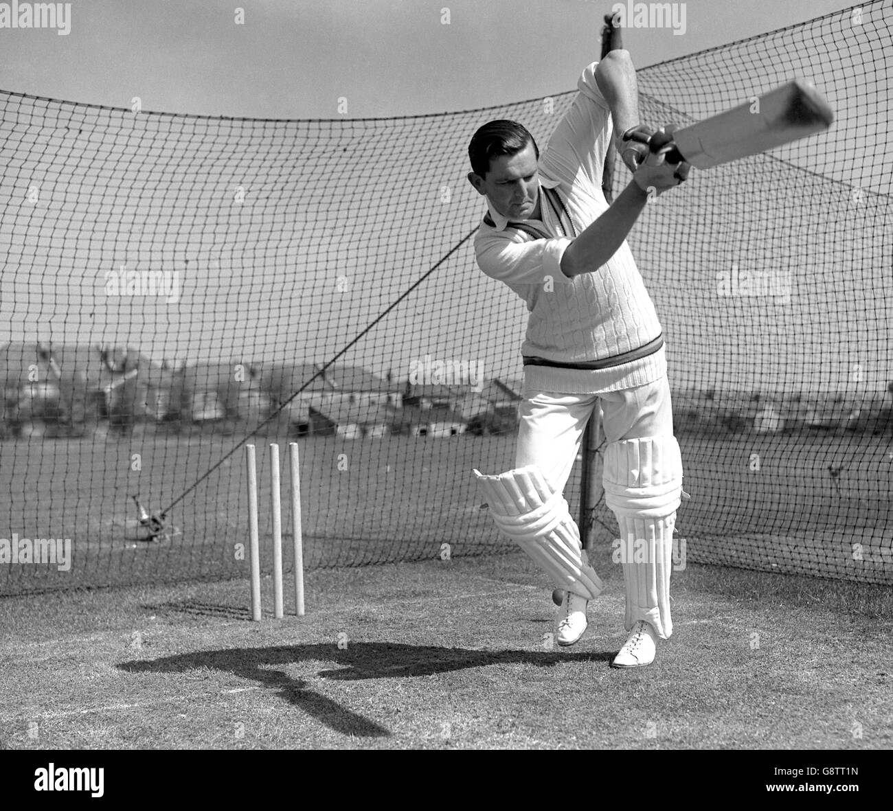 Sport cricket 1950s hi-res stock photography and images - Alamy