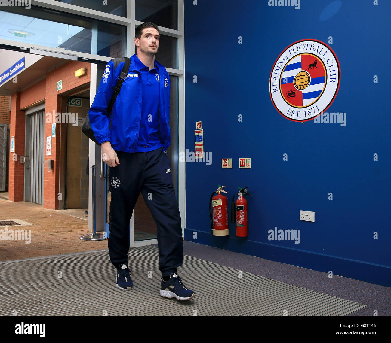 Birmingham City's Kyle Lafferty arrives at the Madejski Stadium Stock ...