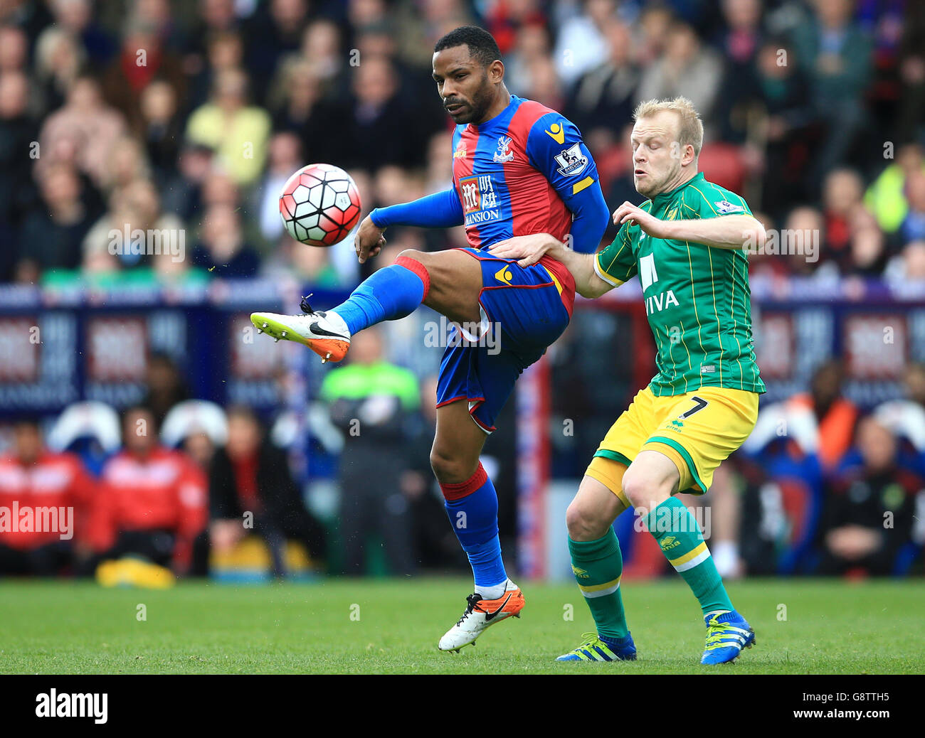 Crystal Palace's Jason Puncheon (left) and Norwich City's Steven ...