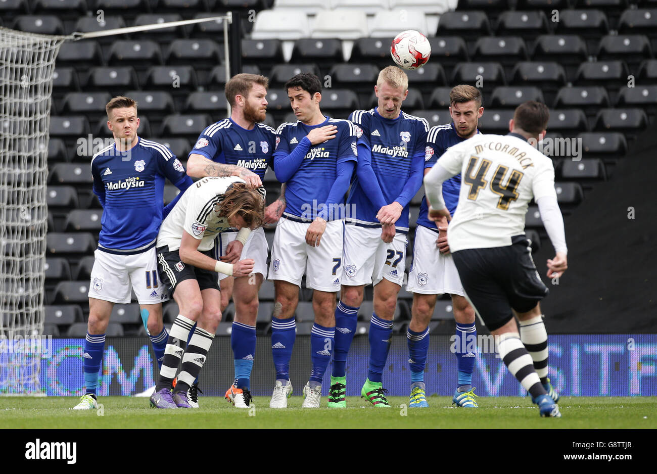 Ross mccormack fulham hi-res stock photography and images - Alamy