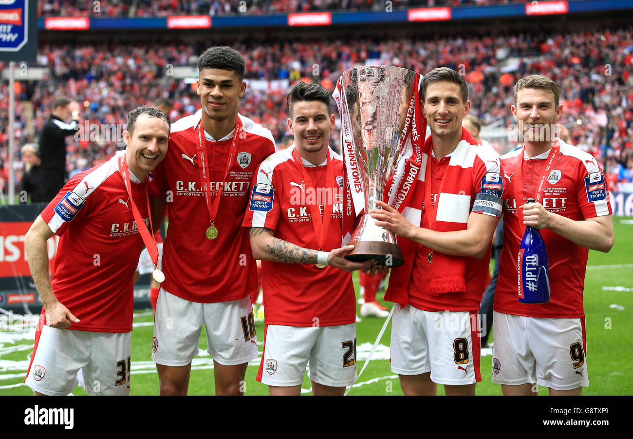 Left right barnsleys aidan white hi-res stock photography and images ...