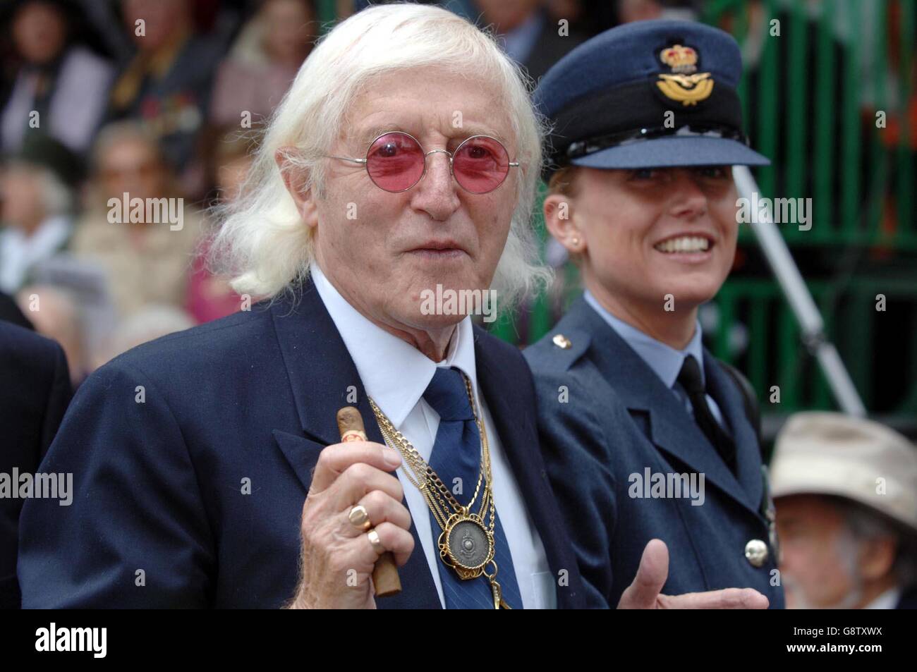 Head and shoulders celebrity cigar saville savile savile hi-res stock ...