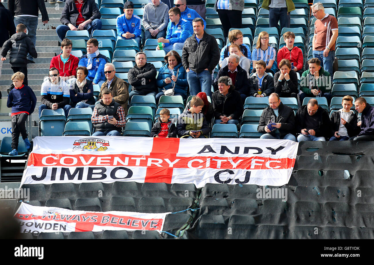 Gillingham fans in the stands hi-res stock photography and images - Alamy