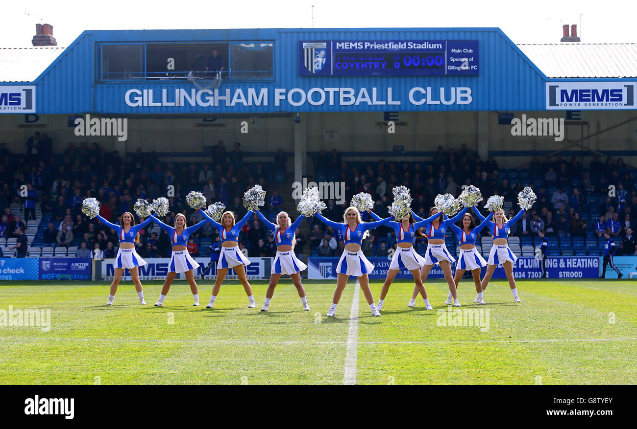 Gillingham cheerleaders hi-res stock photography and images - Alamy