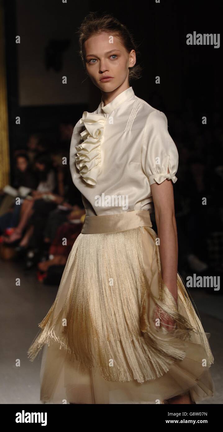 Designer giles deacon hi-res stock photography and images - Alamy