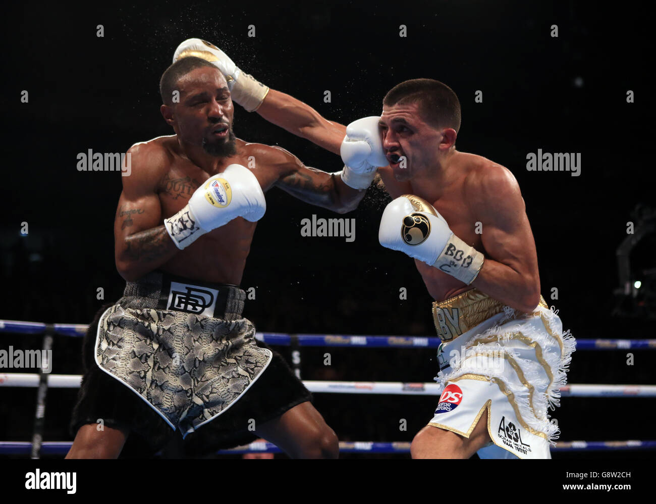 Lee Selby (right) and Eric Hunter during the IBF Featherweight World ...