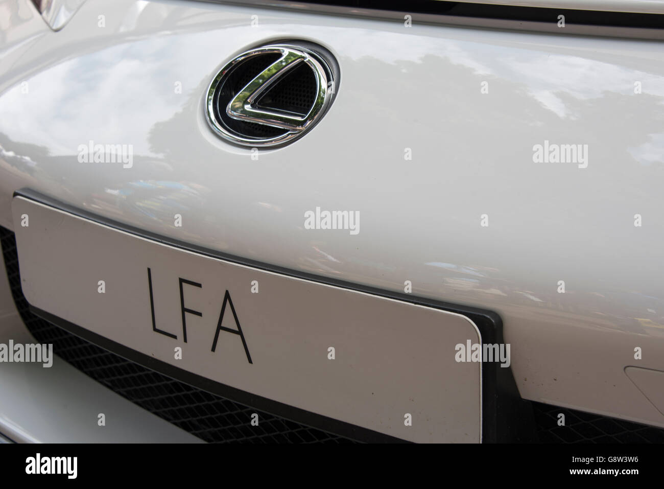 White lexus sports car hi-res stock photography and images - Alamy