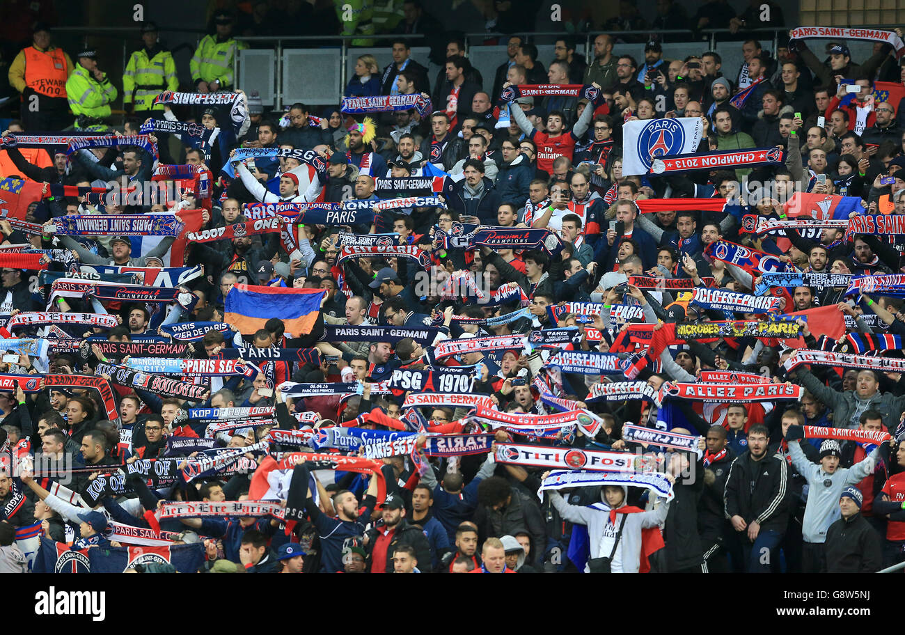 Paris saint germain fans in the stands hi-res stock photography and ...