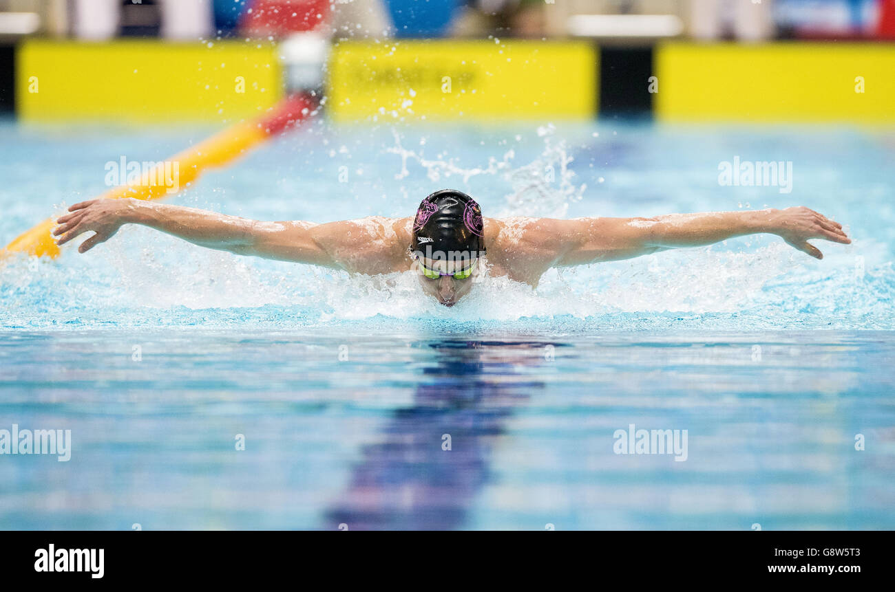 Dan Wallace Competes in the heats of the Mens open 400m Individual ...