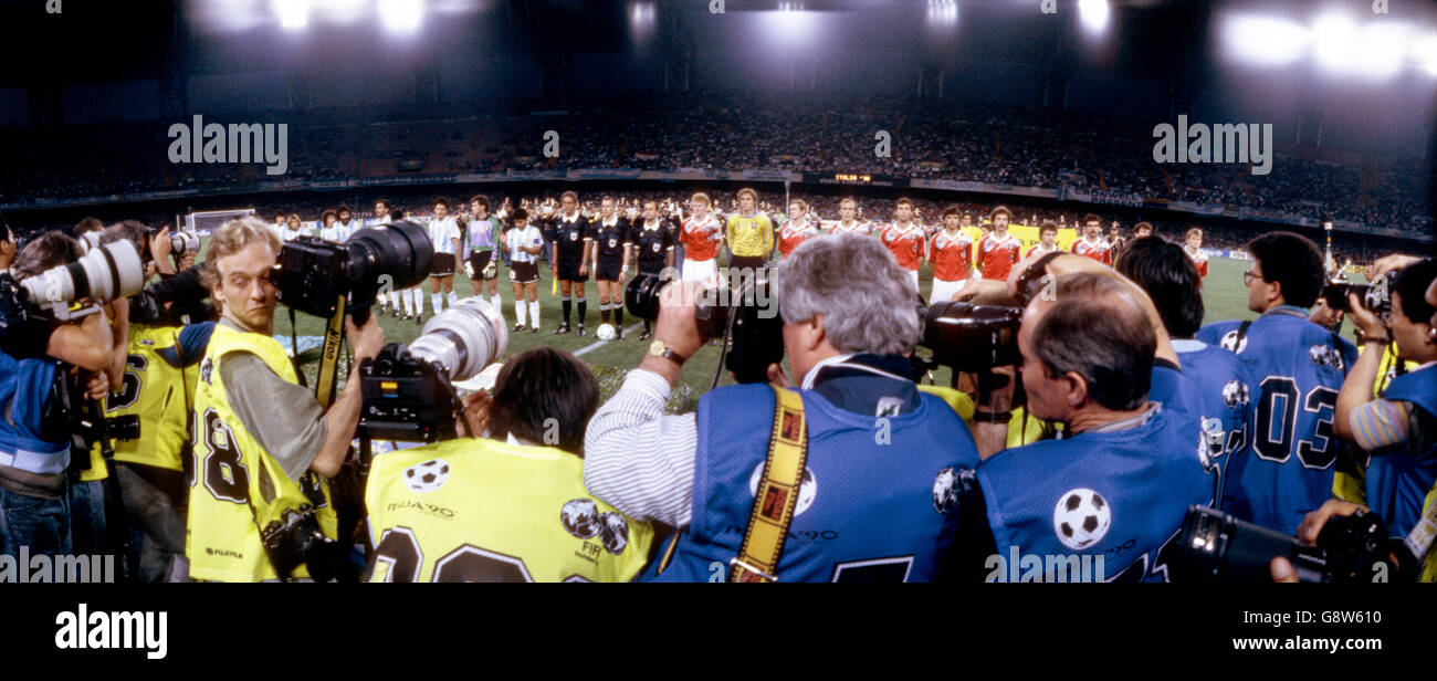 Soccer - World Cup Italia 1990 - Group B - Argentina v USSR - Stadio ...