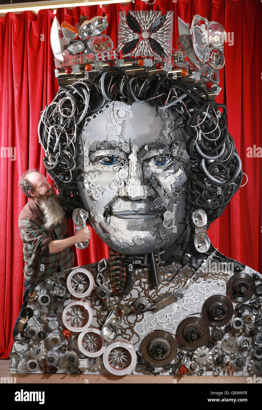 Queen elizabeth car mechanic hi-res stock photography and images - Alamy