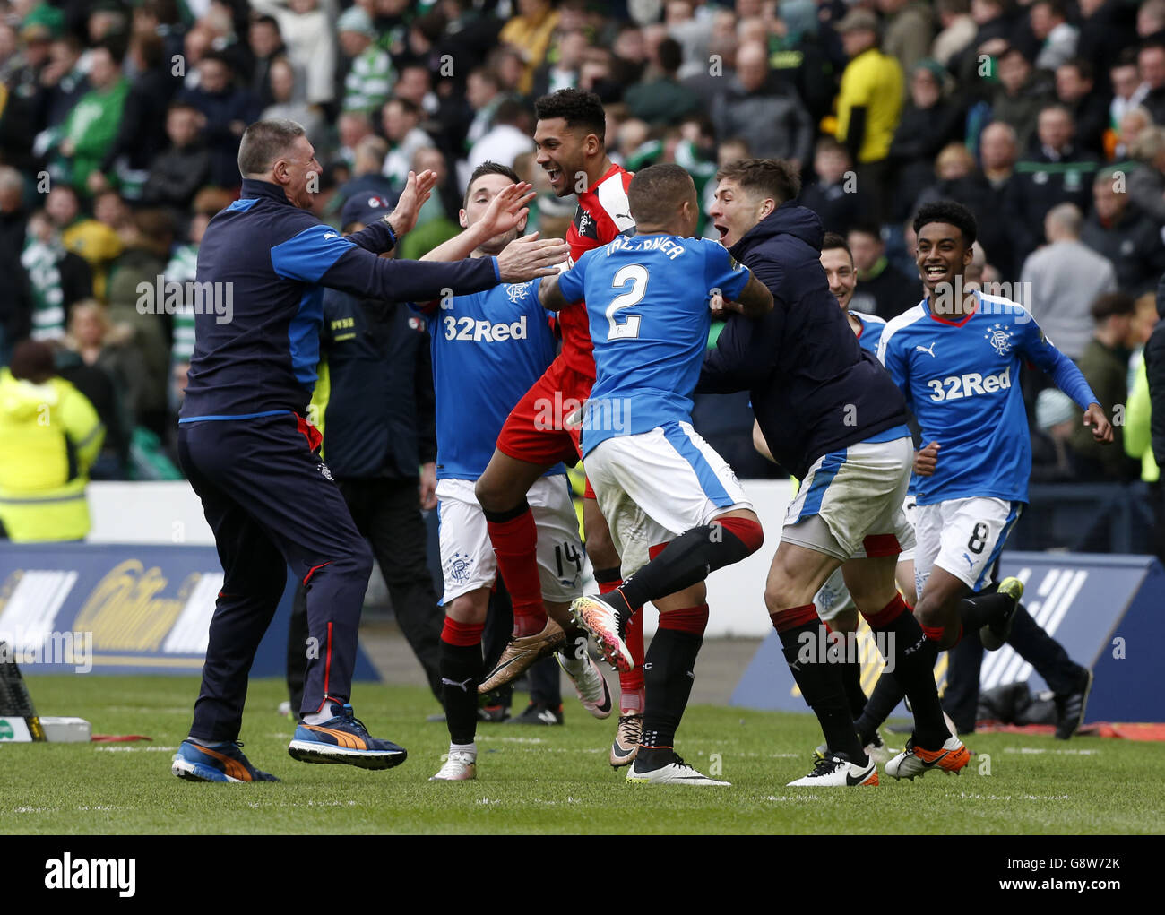 Glasgow rangers players celebrate goal hi-res stock photography and ...