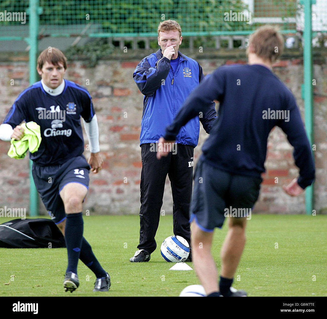 Everton manager David Moyes (C) overlooks a training session at ...