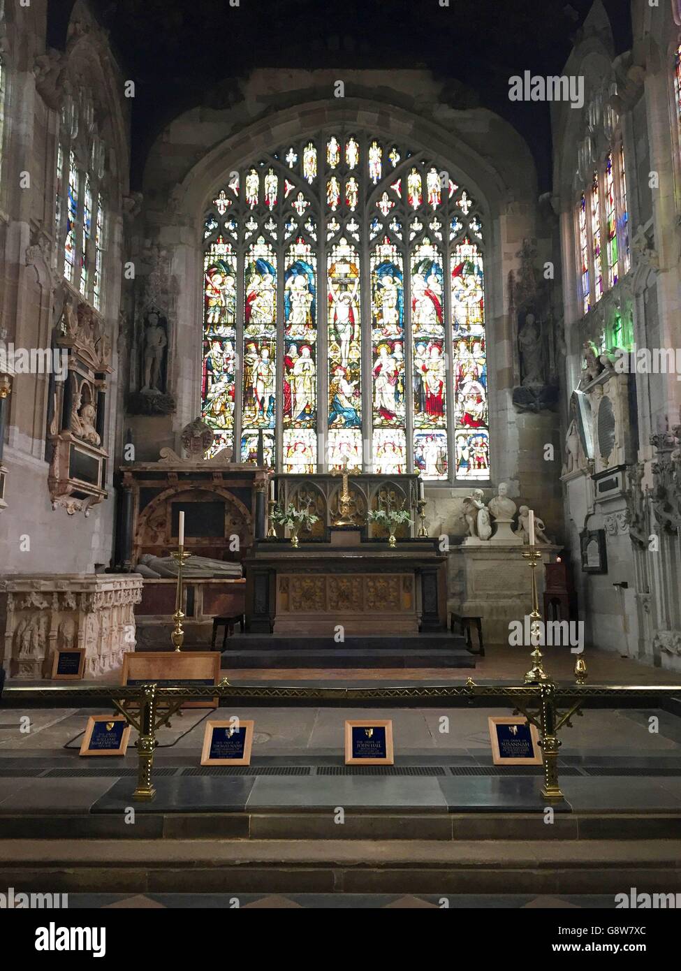 William shakespeare resting place hi-res stock photography and images ...