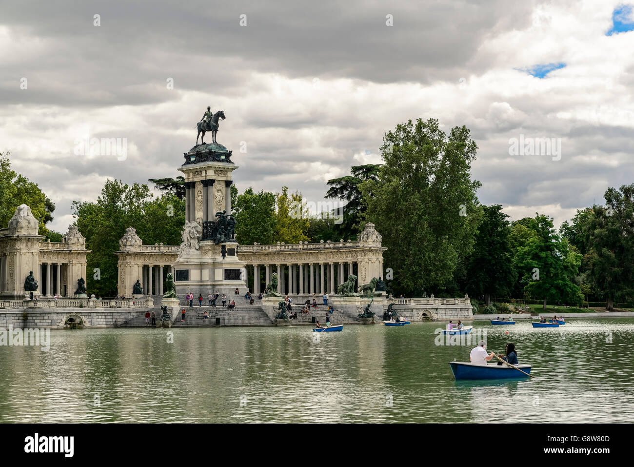 Boating lake Retiro Park, Madrid, city, Spain Stock Photo - Alamy