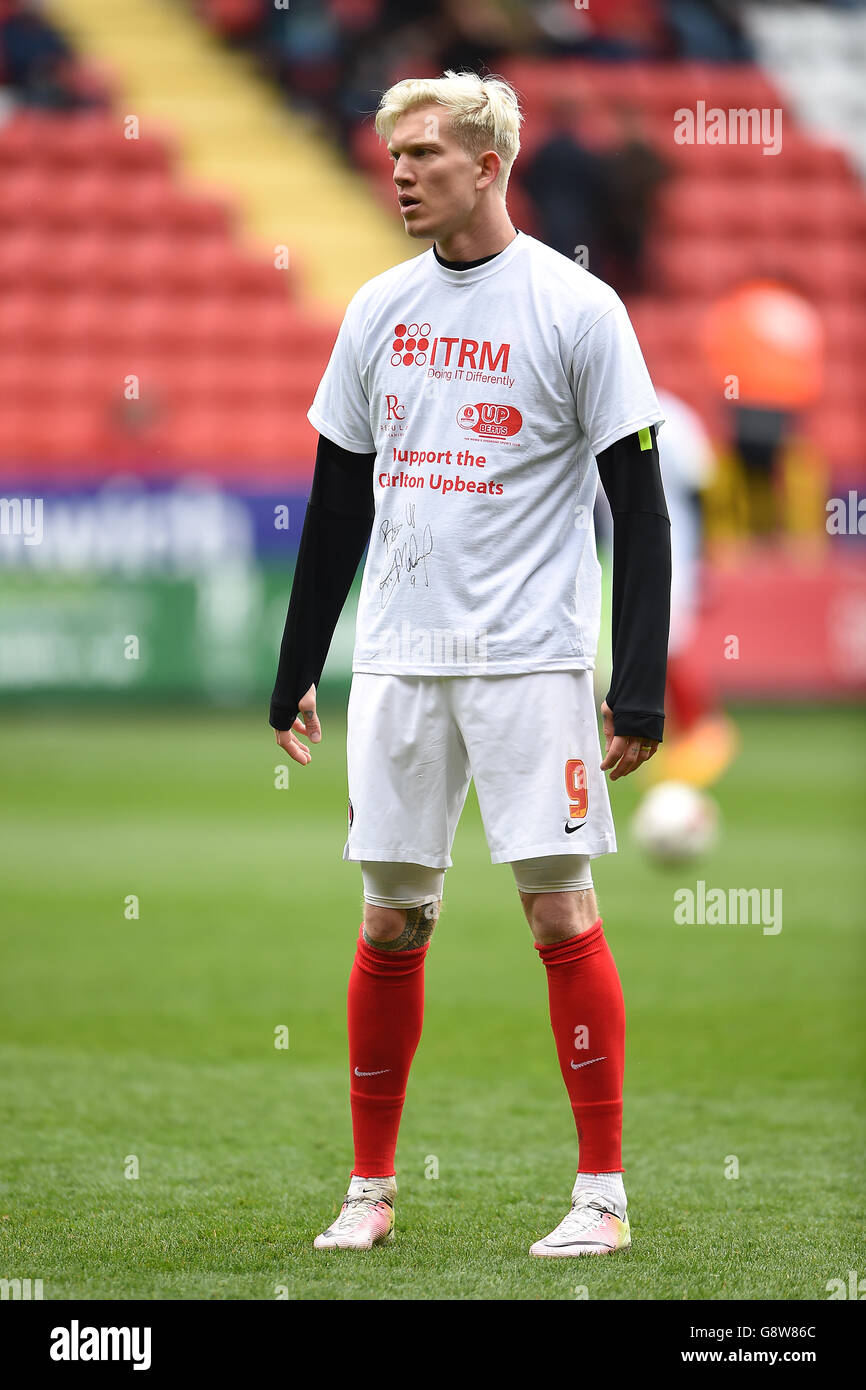 Charlton Athletic's Simon Makienok wears an "I support the Charlton ...
