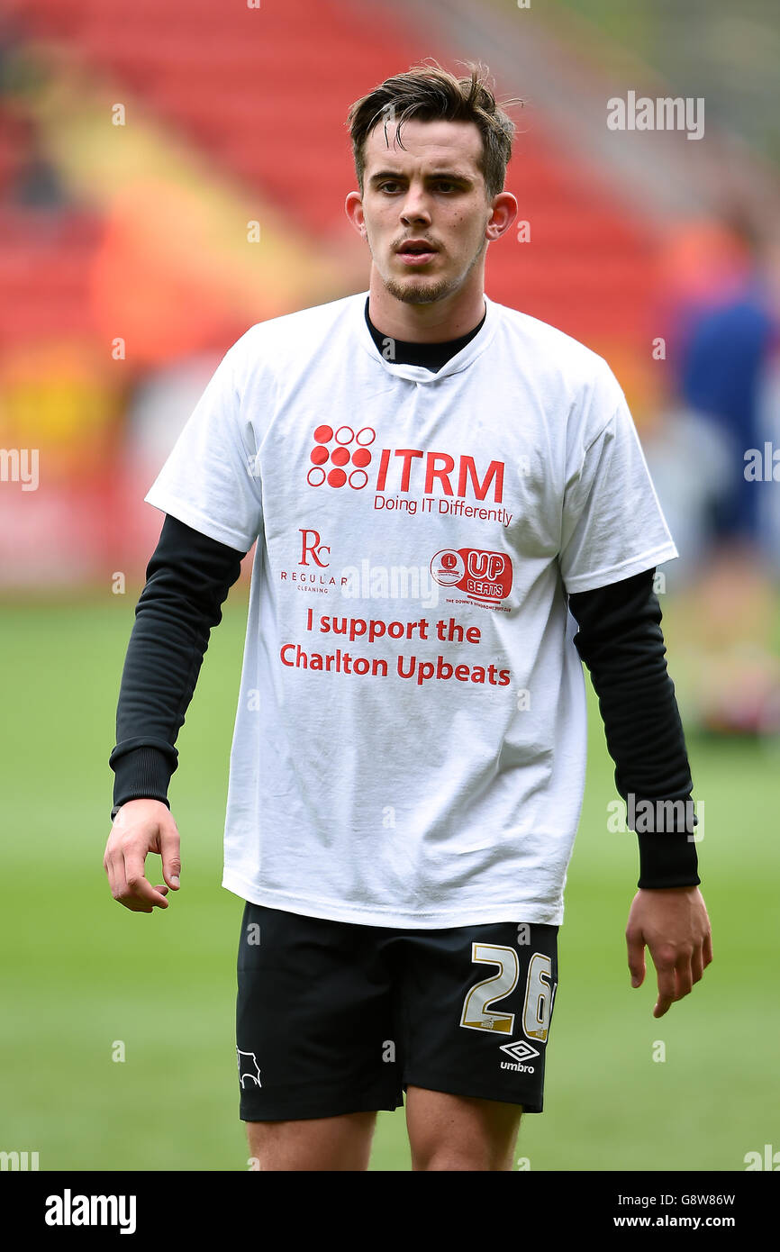 Derby countys jamie hanson wears hi-res stock photography and images ...