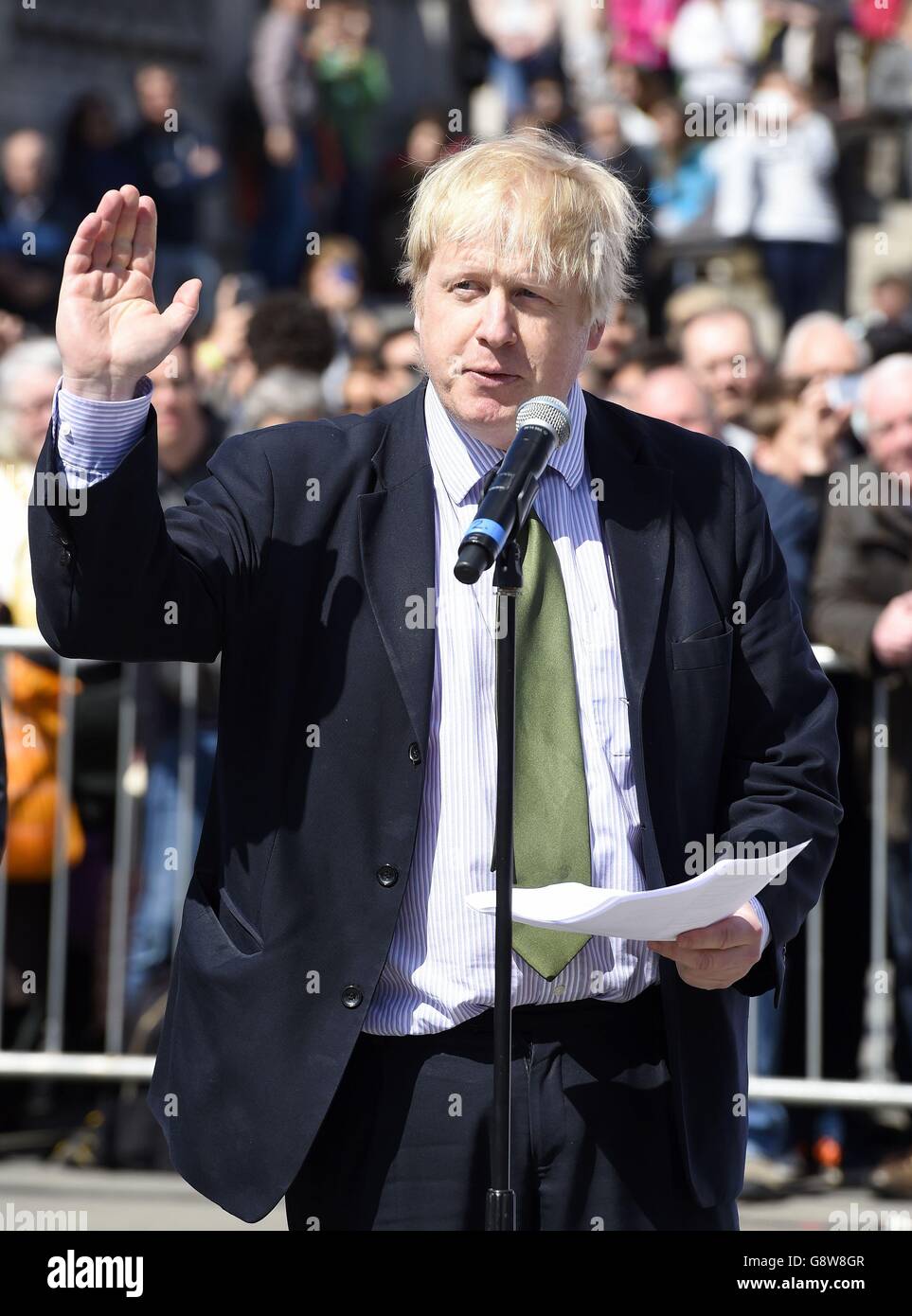 Mayor of London Boris Johnson unveils a scale replica of Palmyra's ...