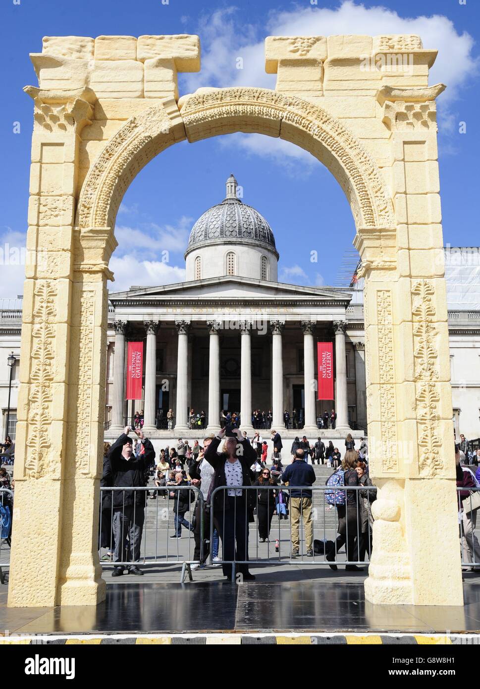 Replica arch of palmyra hi-res stock photography and images - Alamy