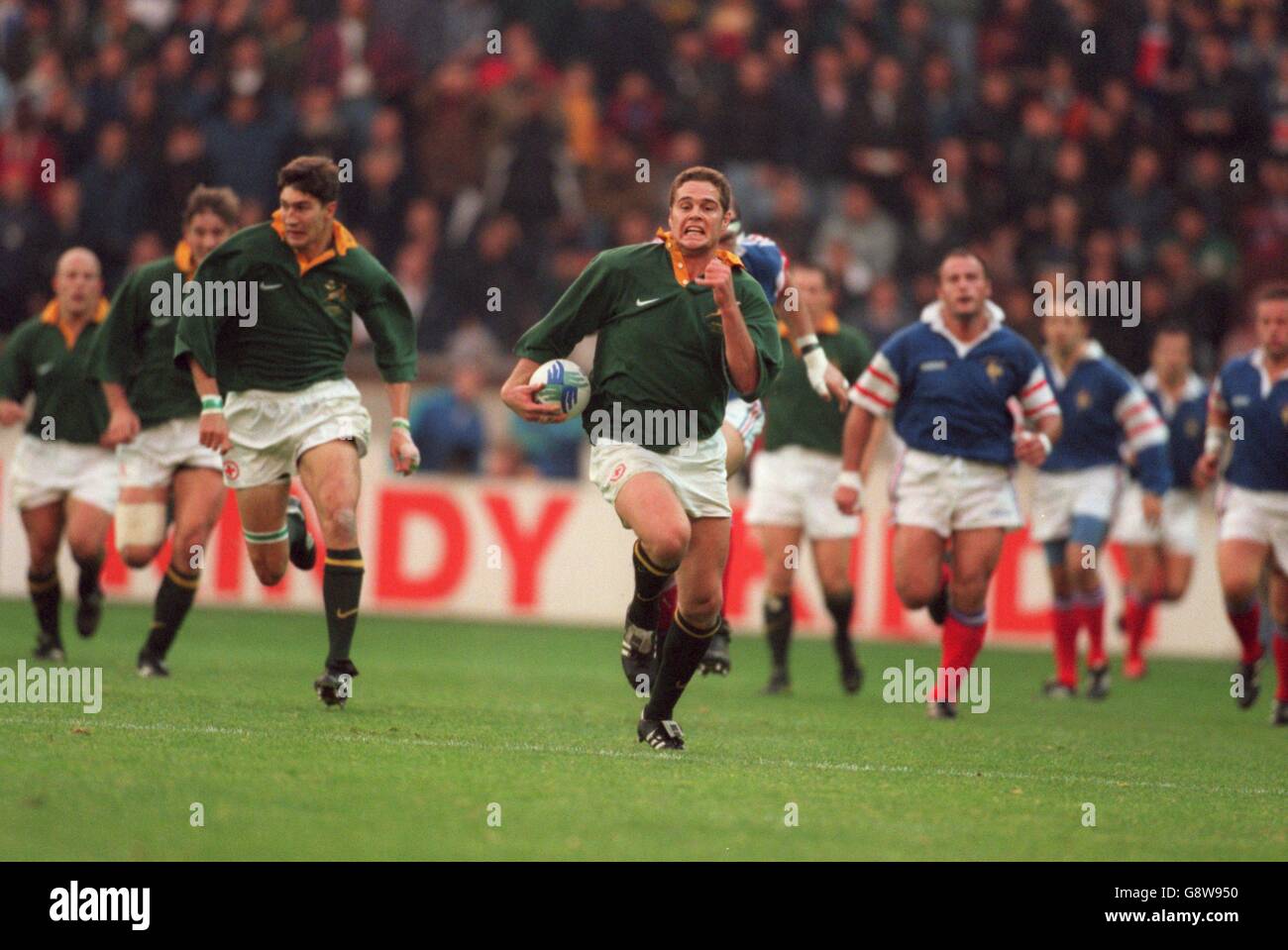 John Erasmus of South Africa (centre) charges toward the France tryline ...