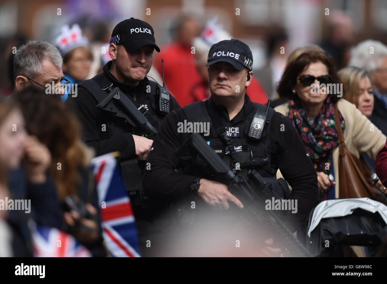 Armed police officers amongst the crowds outside Windsor Castle in ...