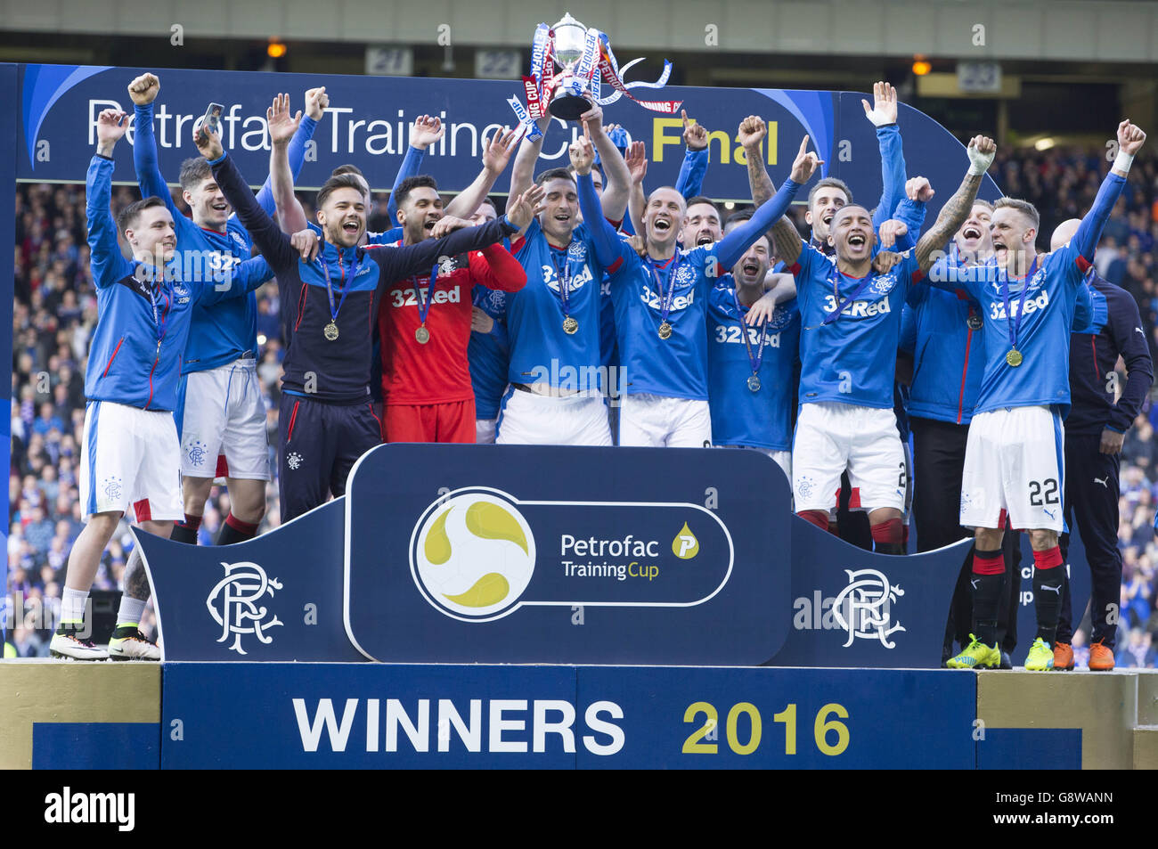 Rangers players celebrate winning the Petrofac Training Scottish Cup ...