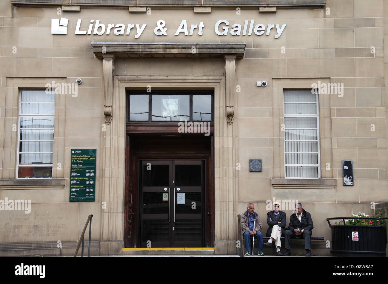Library with gallery hi-res stock photography and images - Alamy